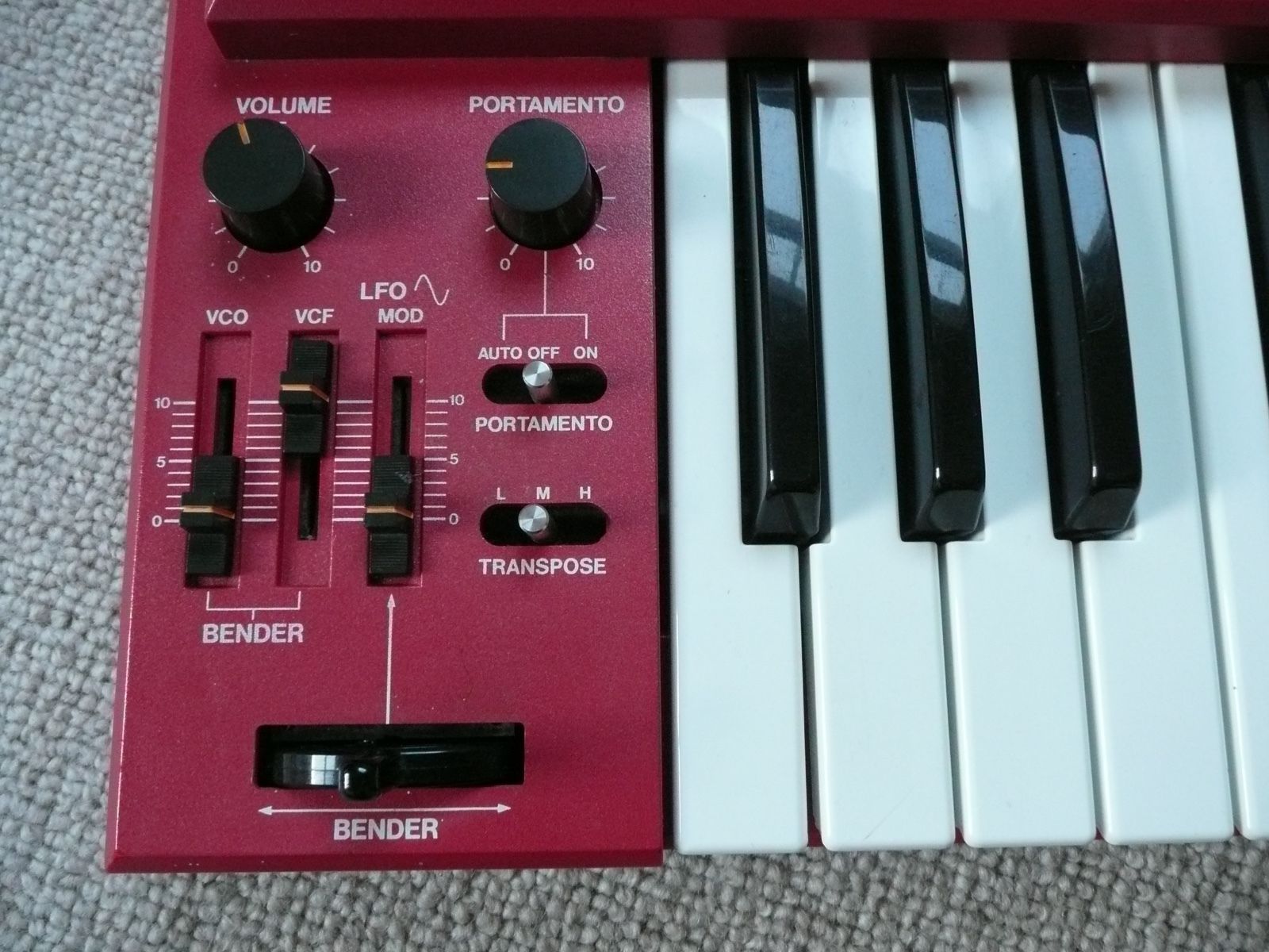MATRIXSYNTH: Red ROLAND SH-101 VINTAGE SYNTHESIZER SN 351699