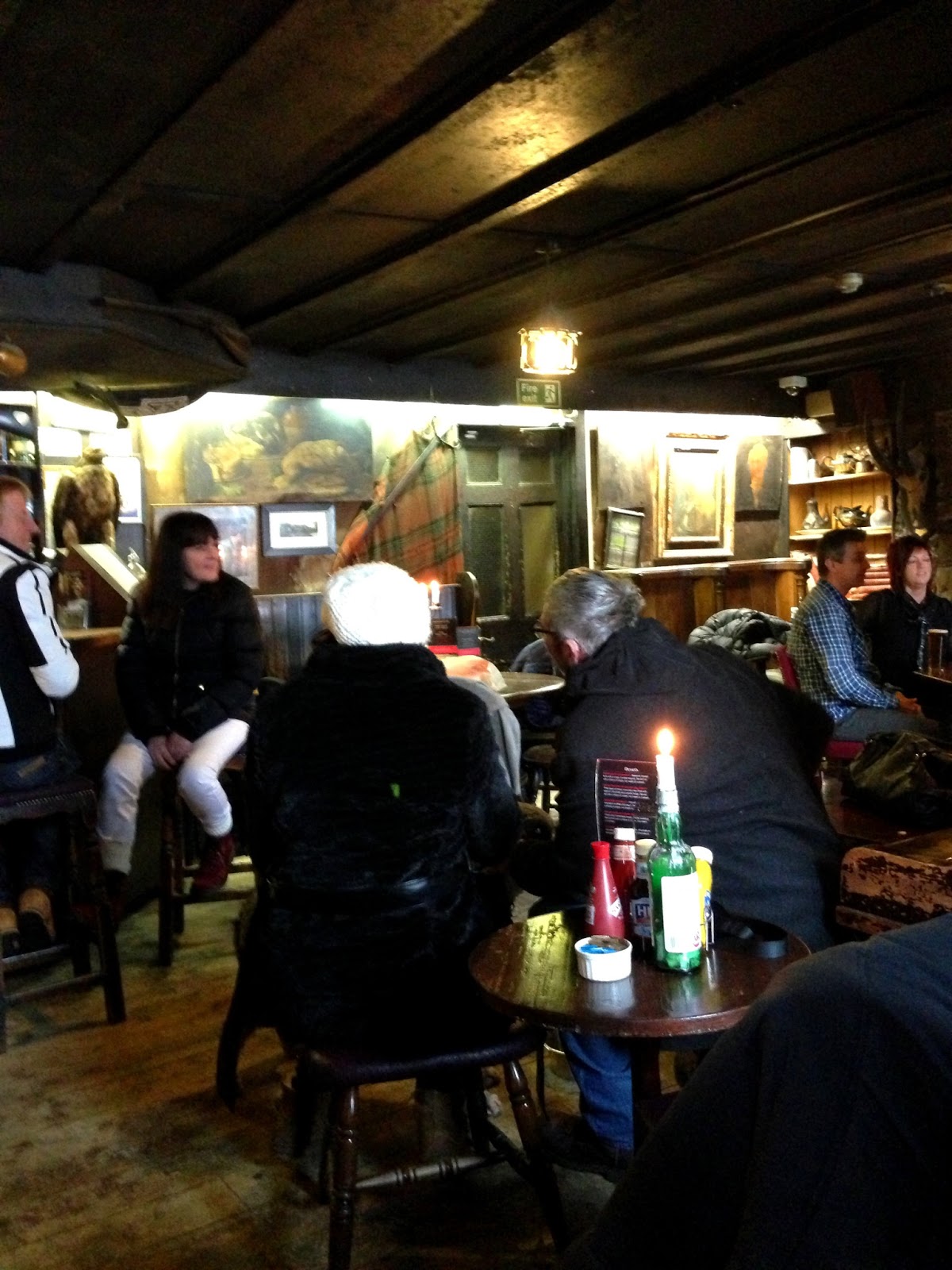 Travel Rabbits: Real traditional Scottish Pub: The Drovers Inn - Loch ...