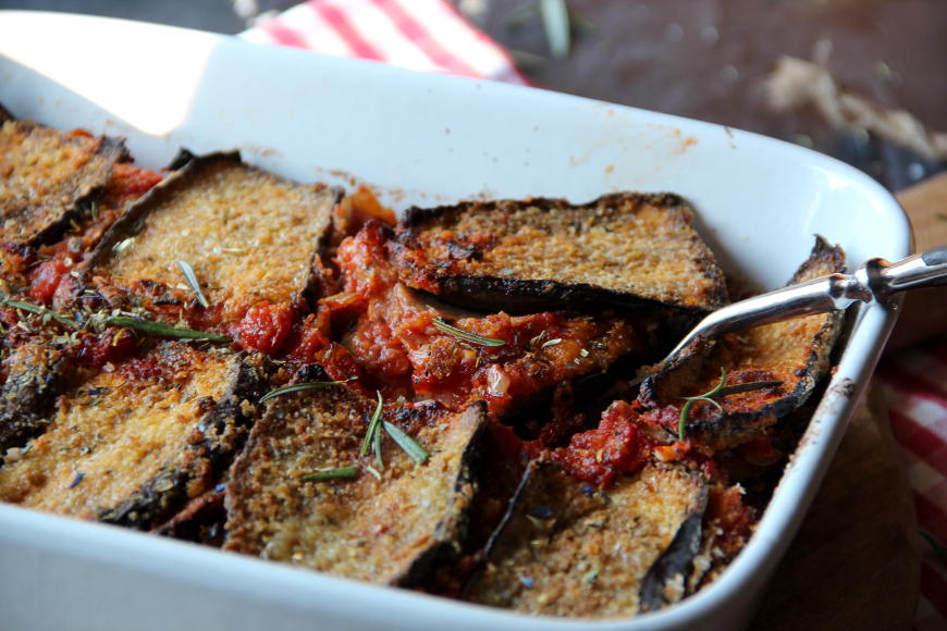Italienischer Auberginenauflauf à la Melanzane parmigiana - Kirschbiene ...