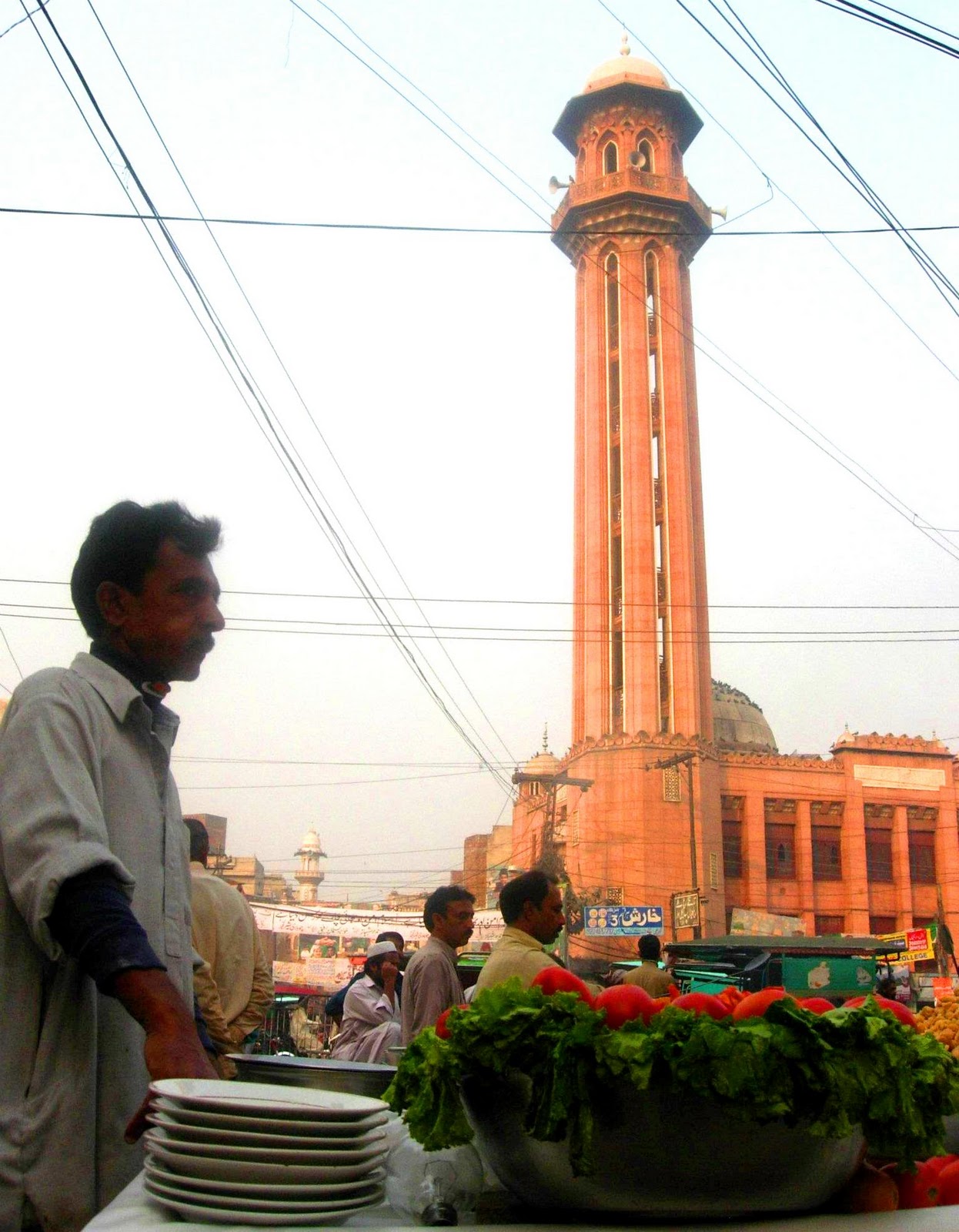 A Walk Inside Lohari Gate of Lahore • We Blog The World