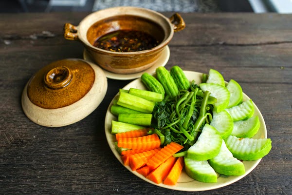 “Kho quet” (Poached pork belly with fish sauce) – a delicious humble ...