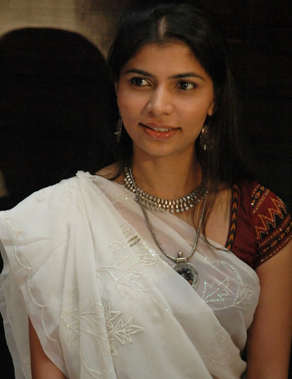 Romance Tips, Videos, Secrets: Singer-Chinmayi-Hot-Saree-Navel-Show-Photos