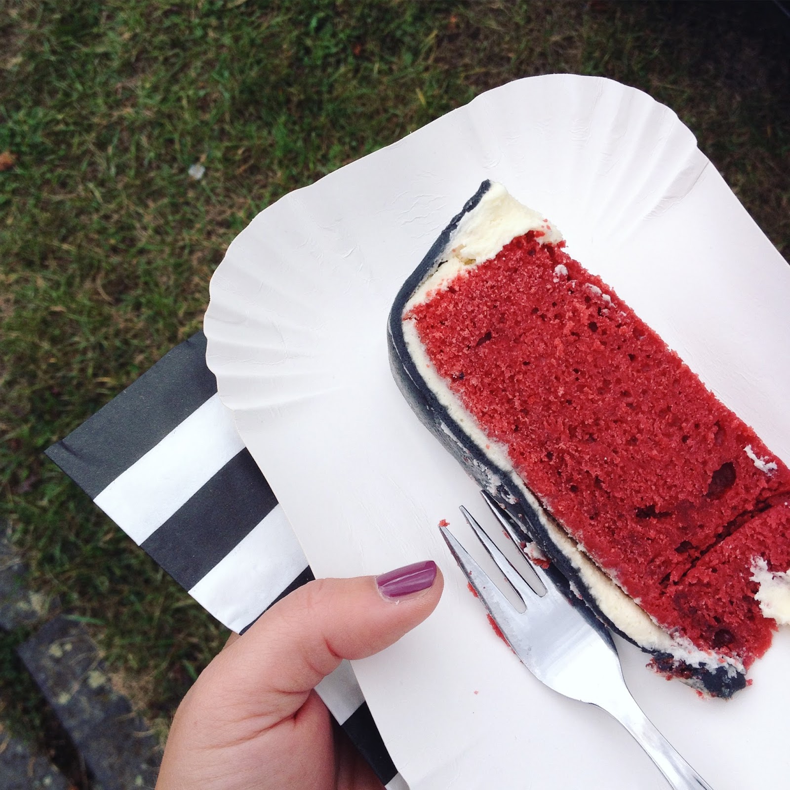 Gebacken: Eine schwarze Hochzeitstorte mit roter Seele {Red Velvet Cake ...