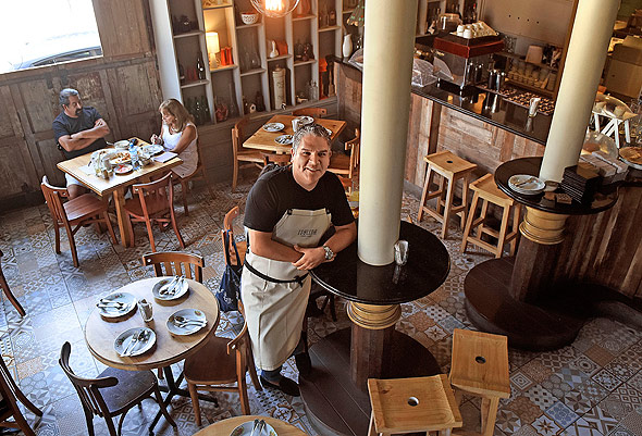 mucho gusto perú: ISOLINA