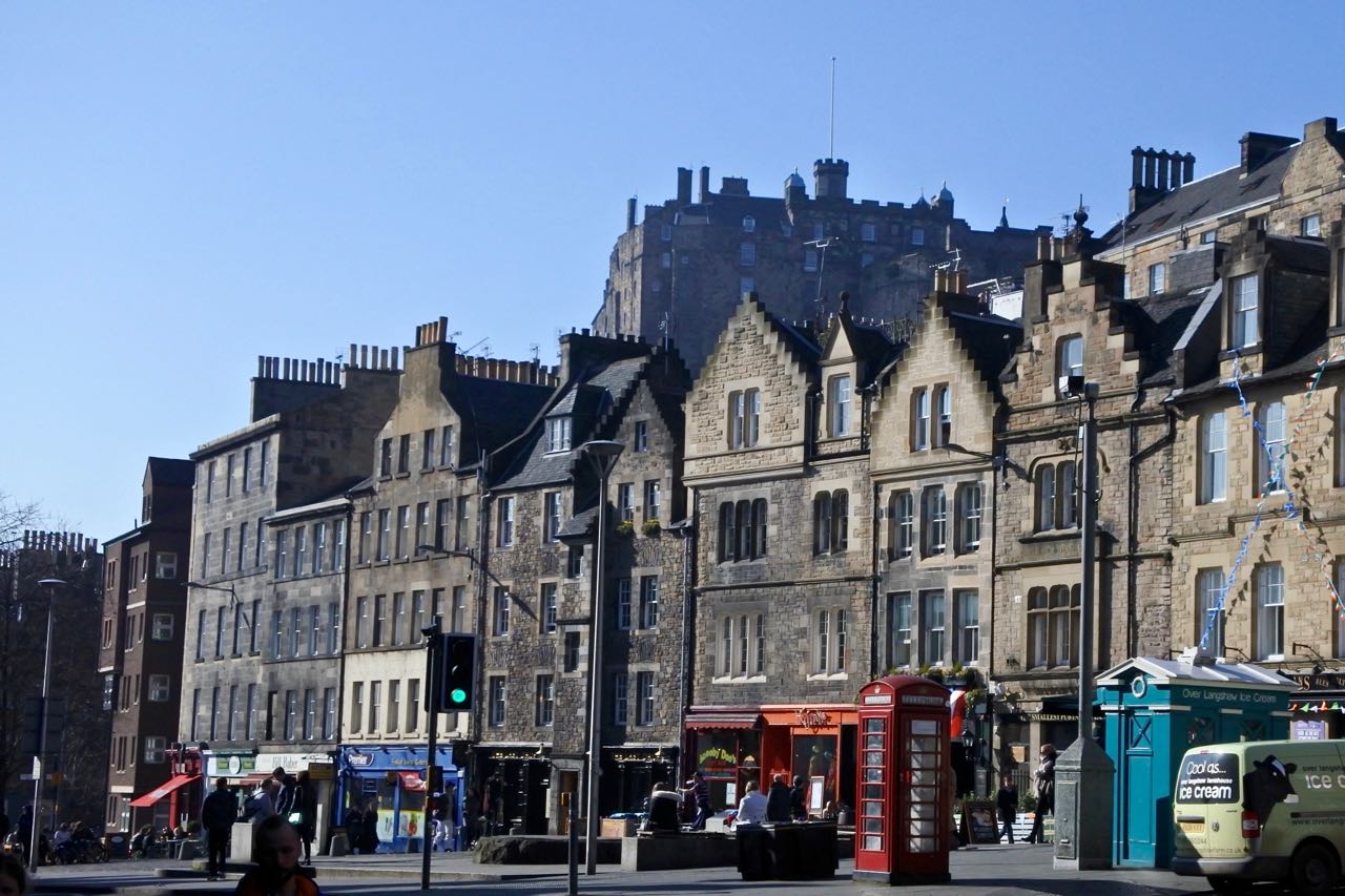 Green Gourmet Giraffe: Edinburgh pub: The Beehive Inn