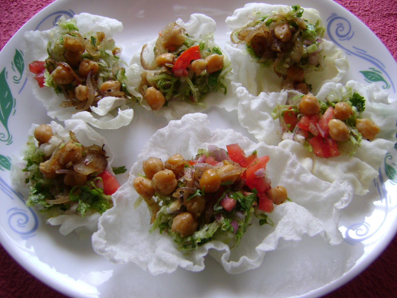 Chickpea salad in rice paper cups - Love is in my Tummy