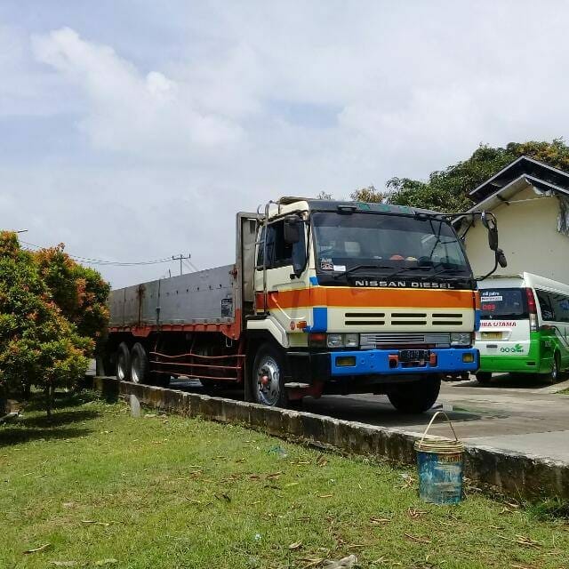 CHARTER RENTAL SEWA TRUK WINGBOX: Charter TRONTON BAK BUKA SAMPING