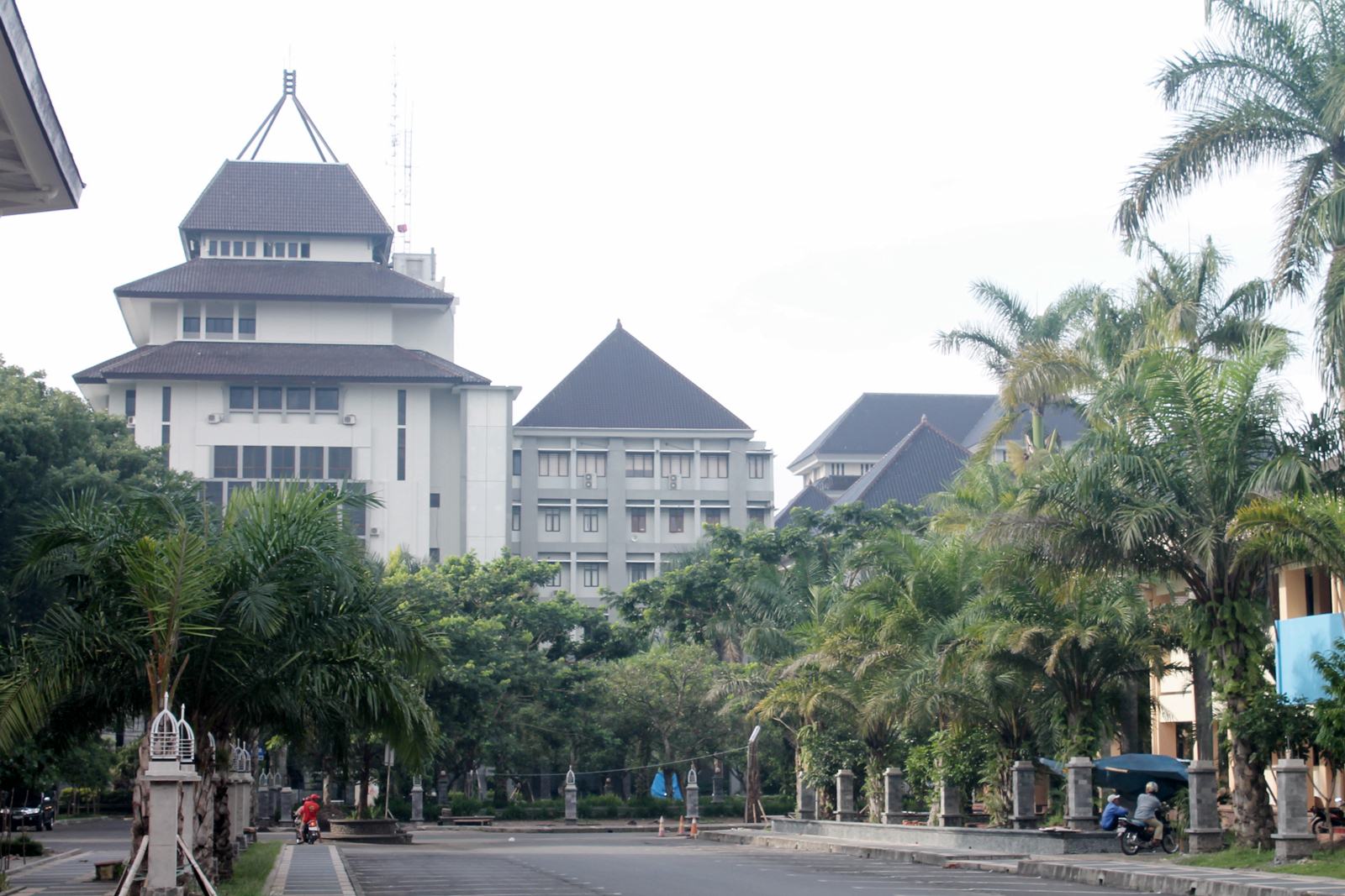 Fauzi CS: Wellcome To Universitas Brawijaya