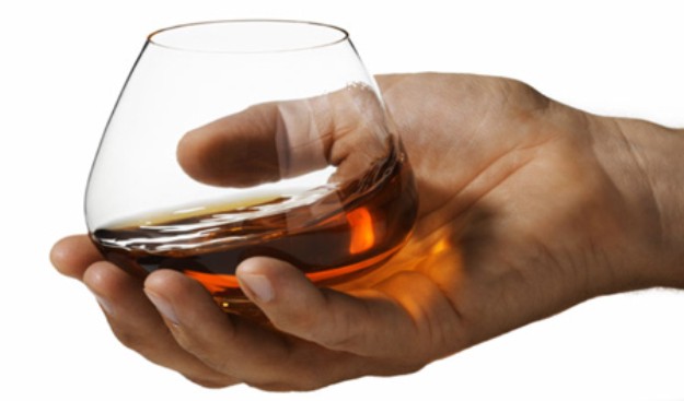 BEBIDA: TUDO SOBRE CONHAQUE, A BEBIDA QUENTE PARA AQUECER NOITES MAIS ...