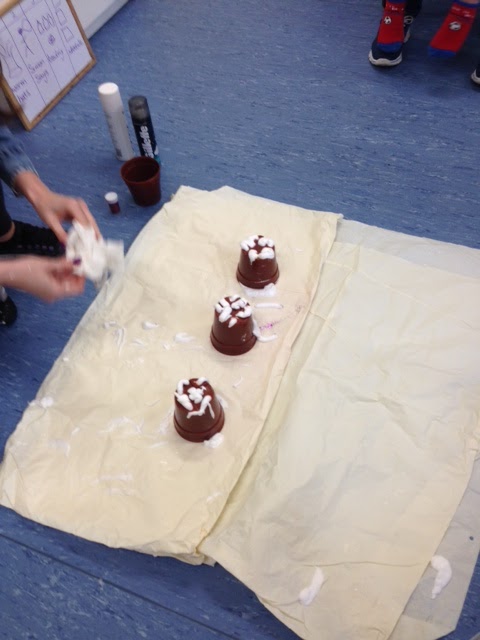 Teacher Eoin's Class Blog: Shaving Foam Worms