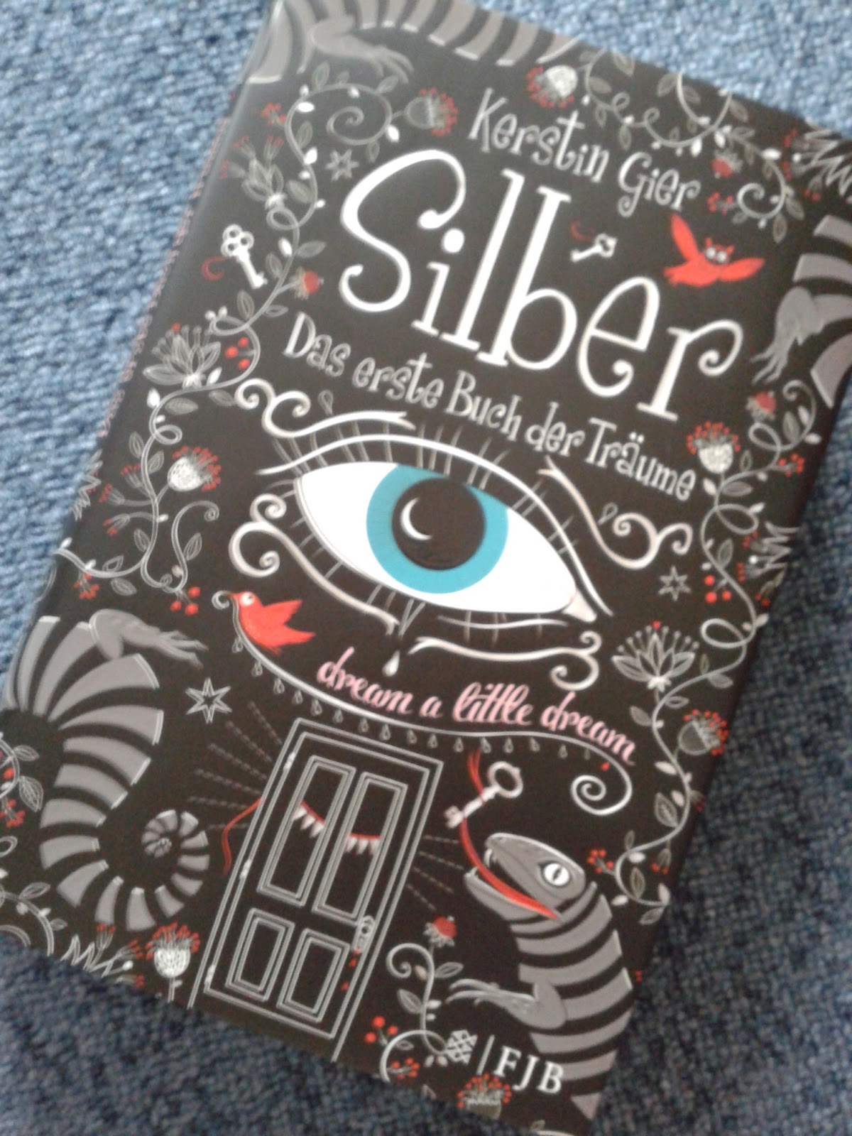 Julchens Bücherwelt: Rezension zu "Silber - Das erste Buch der Träume ...