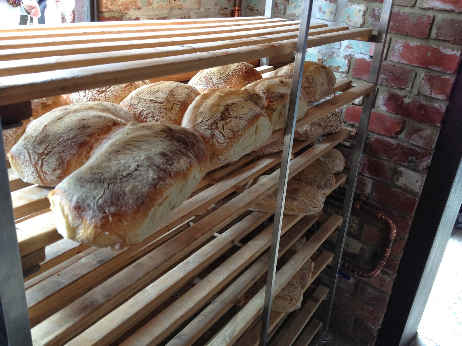 おいしいパース/ OISHI PERTH: フリーマントルの本格ベーカリー・カフェ – Bread in common