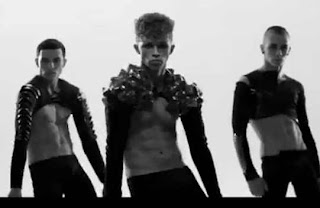 KAZAKY WIKI: barbatii care danseaza pe tocuri vin in Romania