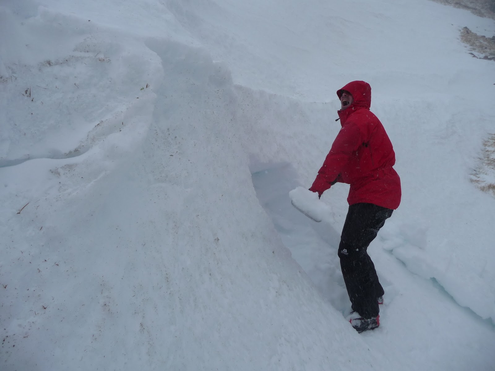 TARMACHAN MOUNTAINEERING: CREAG MEAGAIDH SNOWHOLE-WINTER SKILLS DAY 3