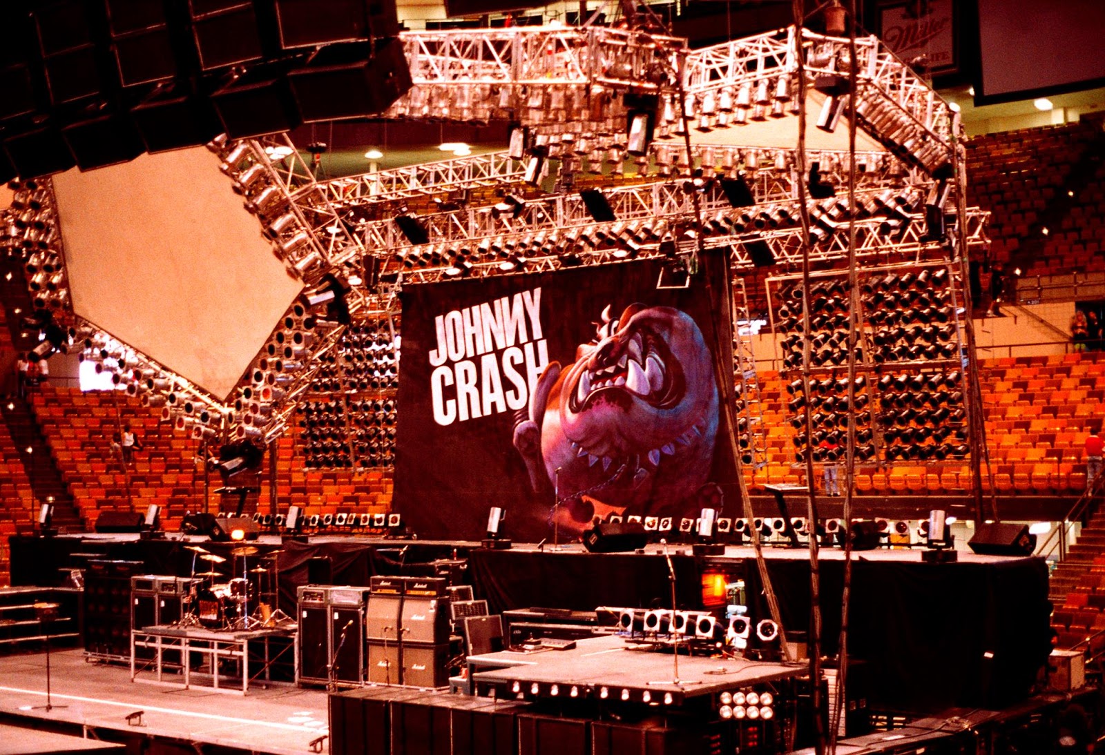 Is the music loud enough ?: Johnny Crash - Vick Wright interview