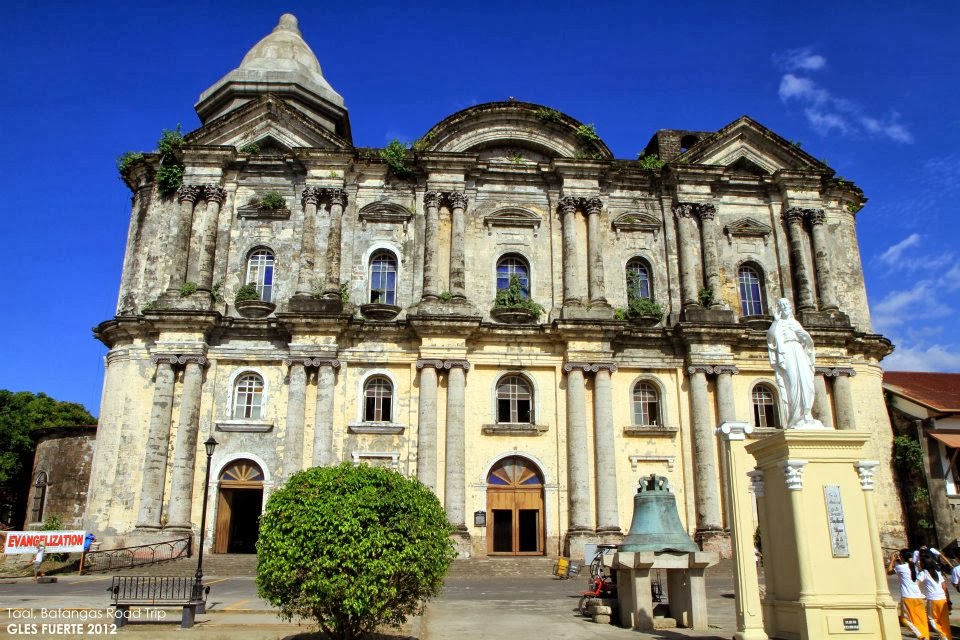 Explore.Dream.Discover: Exploring Taal Basilica