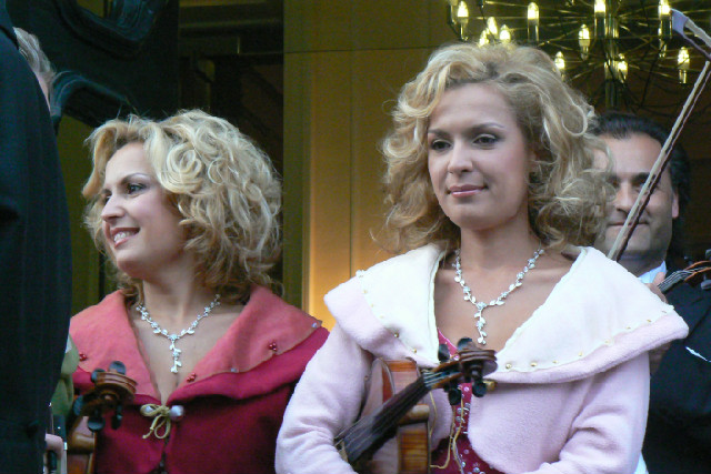 ANDRE RIEU FAN SITE THE HARMONY PARLOR: André Rieu's Twin Orchestra Members