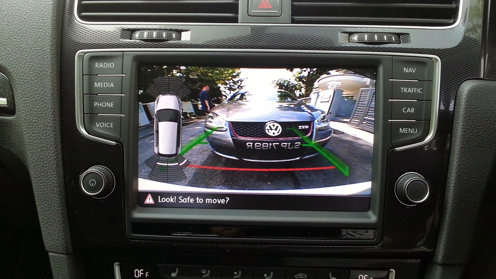 CBX RNS510 & Accessories: Emblem Reverse Camera : Golf 7 GTI Installed