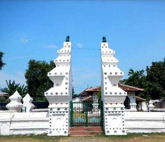 Legenda Asal Usul Kerajaan Kanoman Cirebon Lengkap - Kuwaluhan.com