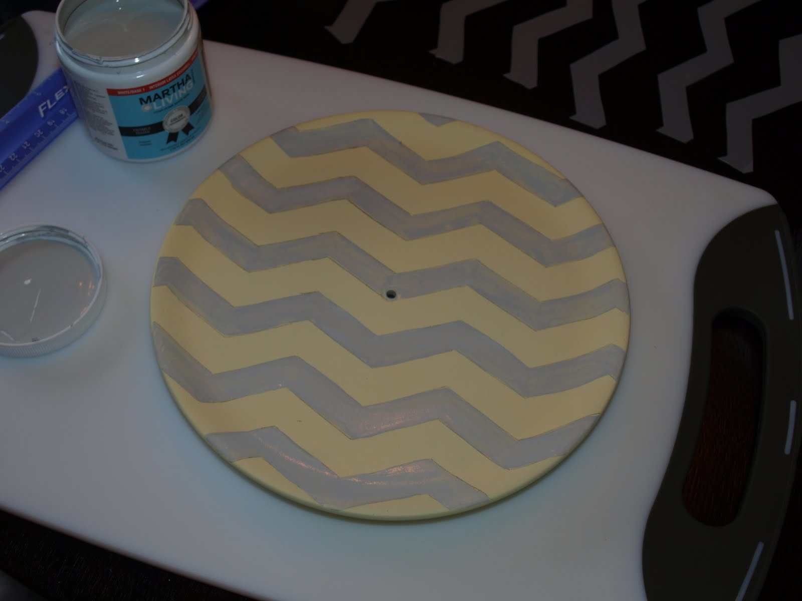 Red Heads Craft More Fun: Chevron Tray and a Free Chevron Stencil!