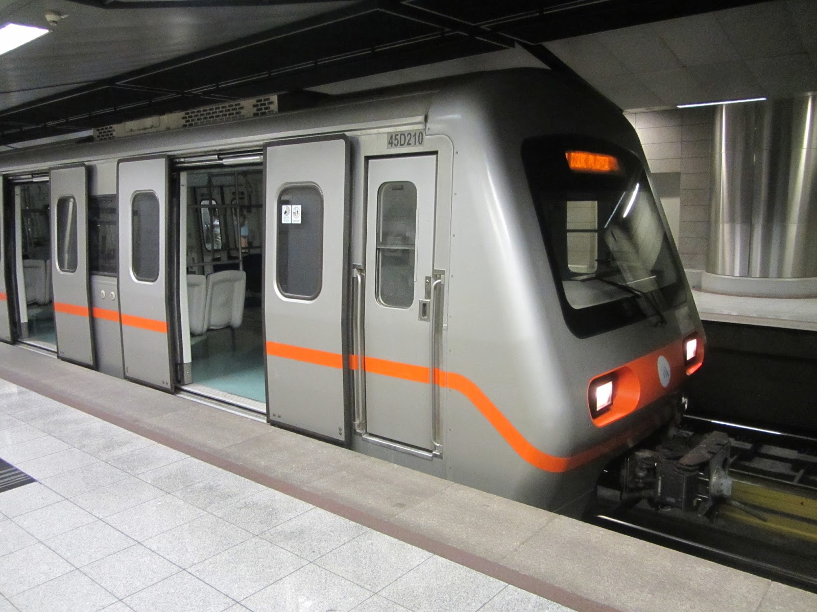 Prochain arret!: Athens Metro and the Economic Meltdown
