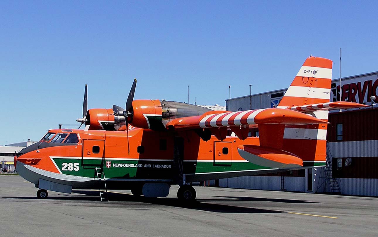 nhungdoicanh: Canadair CL-215 Scooper