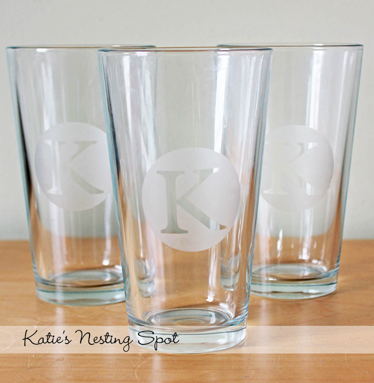 Katie's Nesting Spot: 30 Minute Craft: Monogrammed Glasses