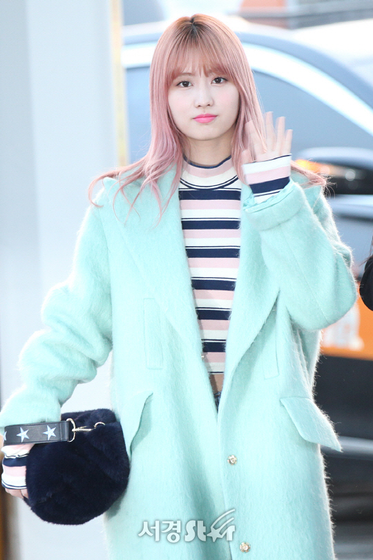 MOMO THAILAND: [PIC] 161201 TWICE MOMO - Flying to Hong Kong for 2016 MAMA
