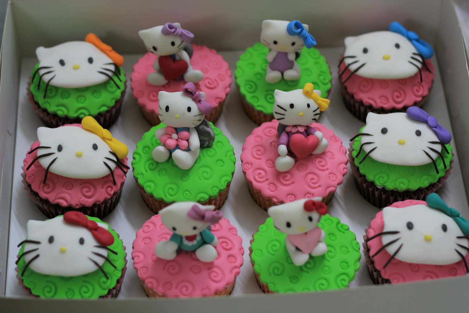 Upper Crust Bakery: Fondant Cake