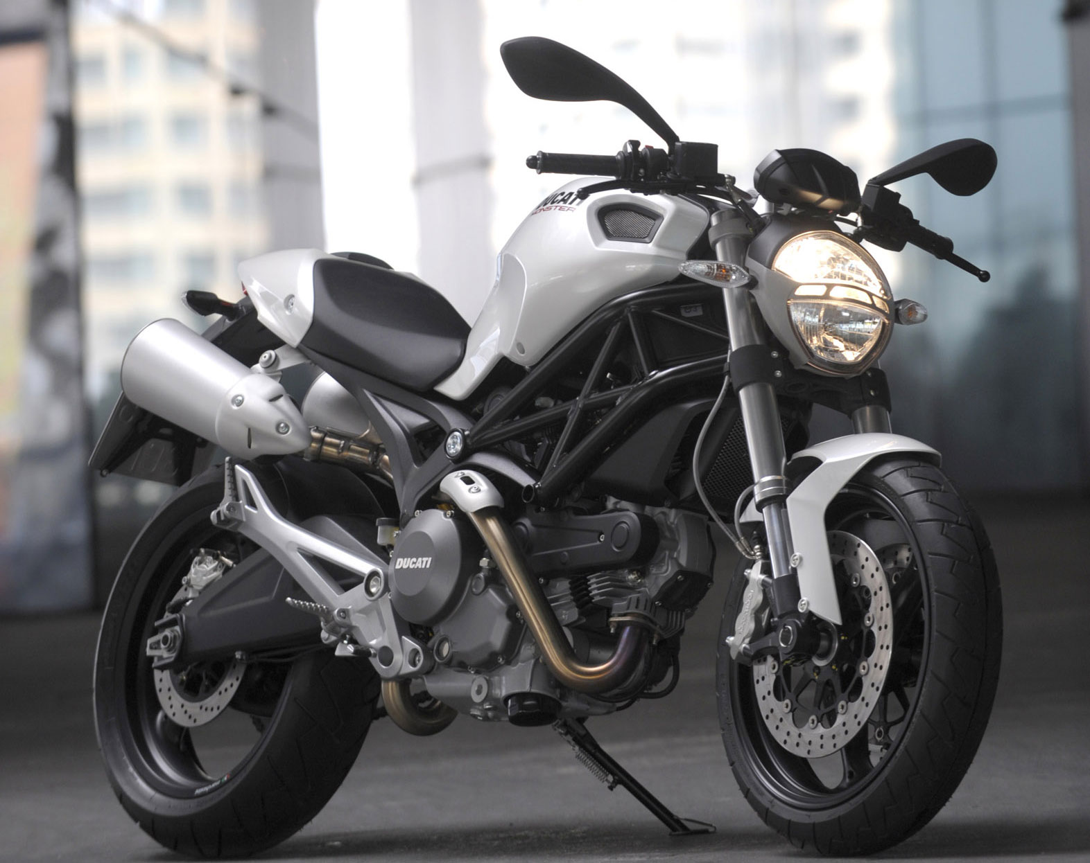 Motorcycle 2009 Ducati Monster 696 Gallery