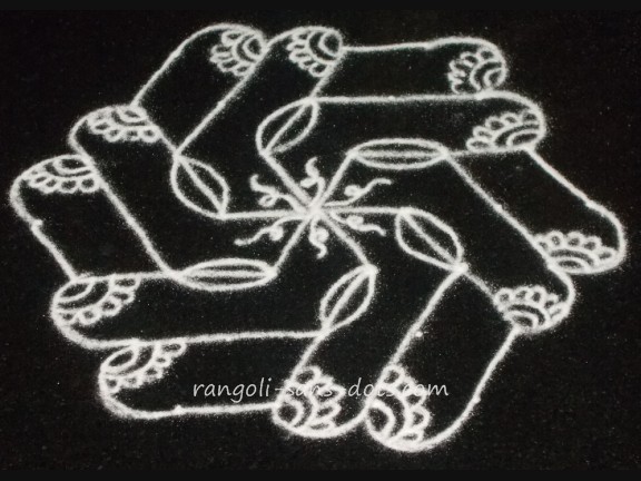 Rangoli with dots 7 pulli kolam