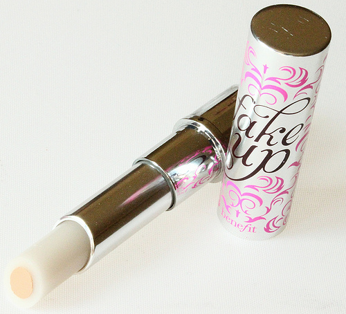 Benefit: Fake Up Concealer - Makeup Moment