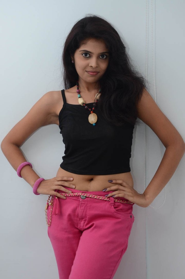 Actress Shravya Expose Deep Navel in Jeans and Top - ACTRESSMAIL