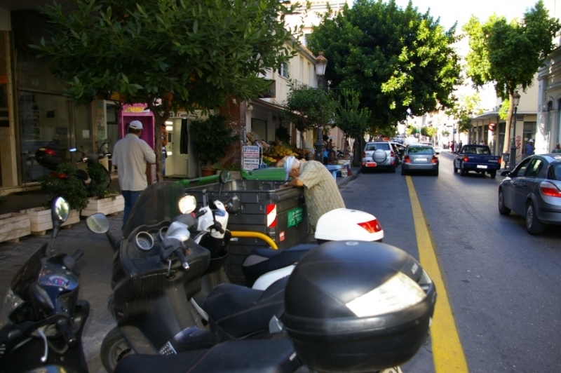 In the mind of Harry Klynn: ΠΑΤΡΑ 2012: ΣΥΝΤΑΞΙΟΥΧΟΣ ΨΑΧΝΕΙ ΣΤΑ ...