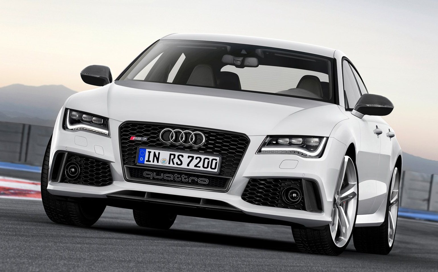 Audi RS7: cupê de quatro portas a 305 km/h