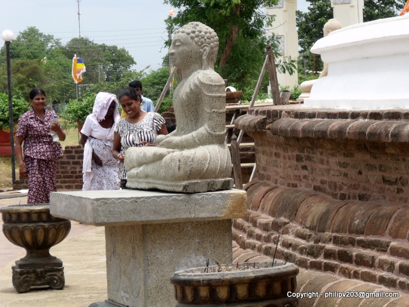 Images of Sri Lanka on blogspot.com: At the 'Somawathy Chaithya ...