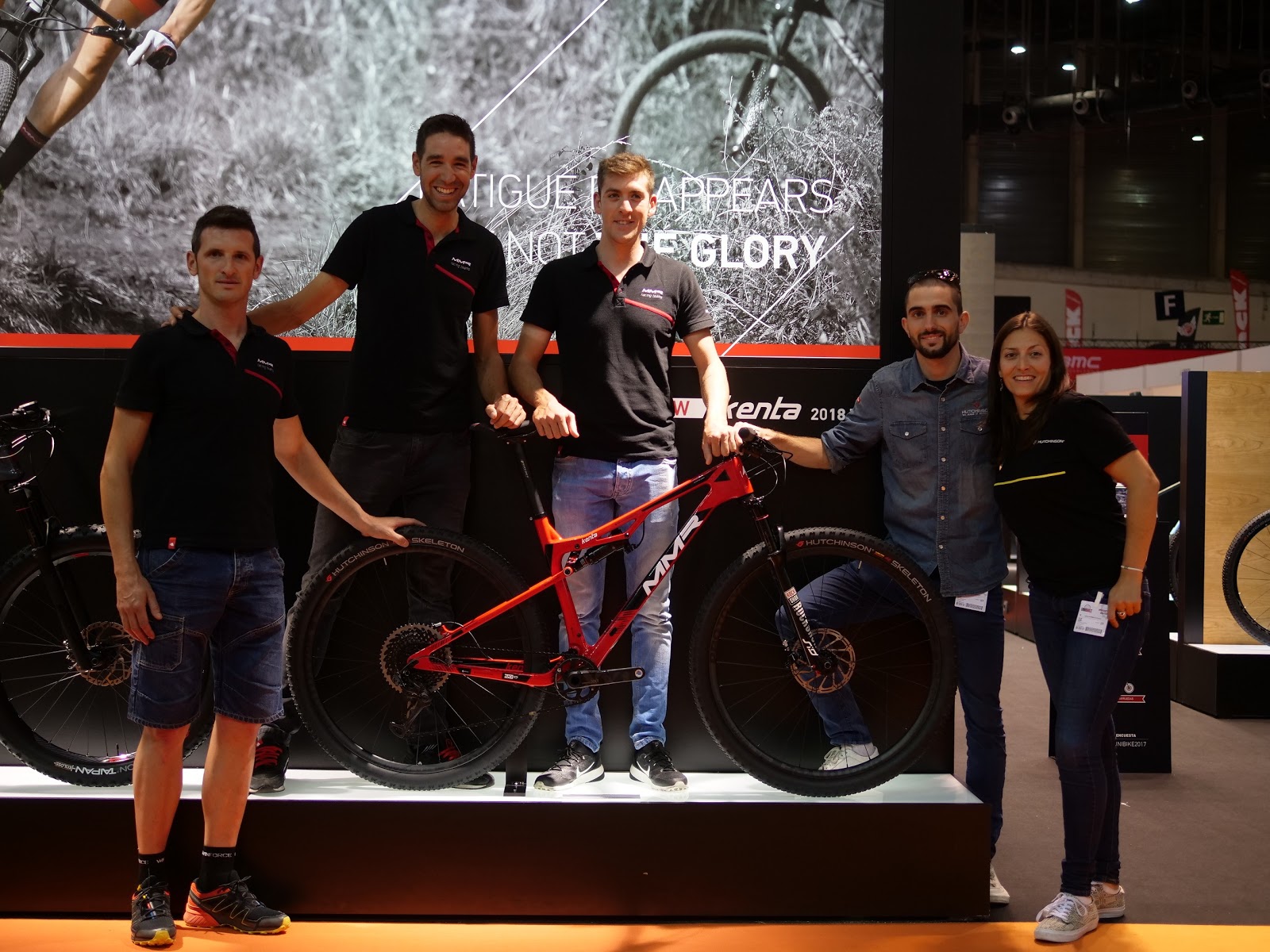 HUTCHINSON NUEVO PROVEEDOR OFICIAL DEL MMR FACTORY RACING TEAM - MTBYMAS