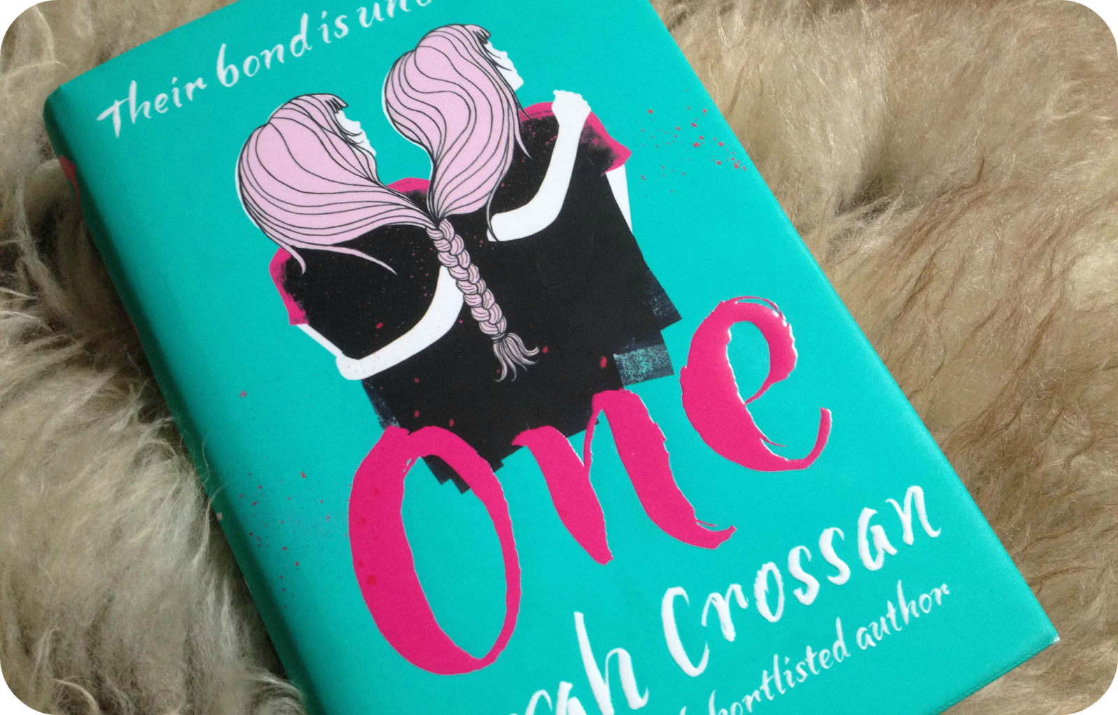kueckibooks: |Rezension| "One" von Sarah Crossan