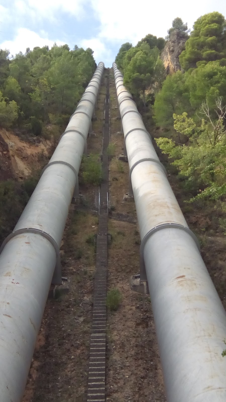 Entre el blanco y el negro: Visita a la hidroeléctrica reversible "El ...