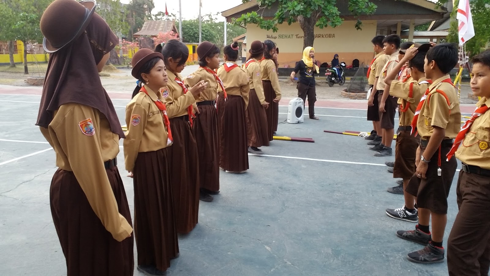 LATIHAN BENTUK-BENTUK BARISAN ~ PRAMUKA SMP NEGERI 2 PANGSID