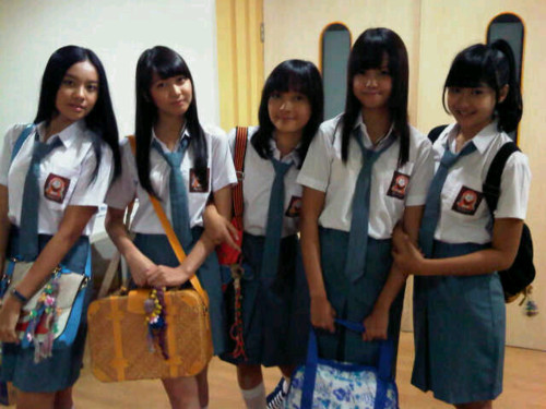 JKT48 pada saat pembuatan MV Heavy rotation | Kumpulan Informasi ...