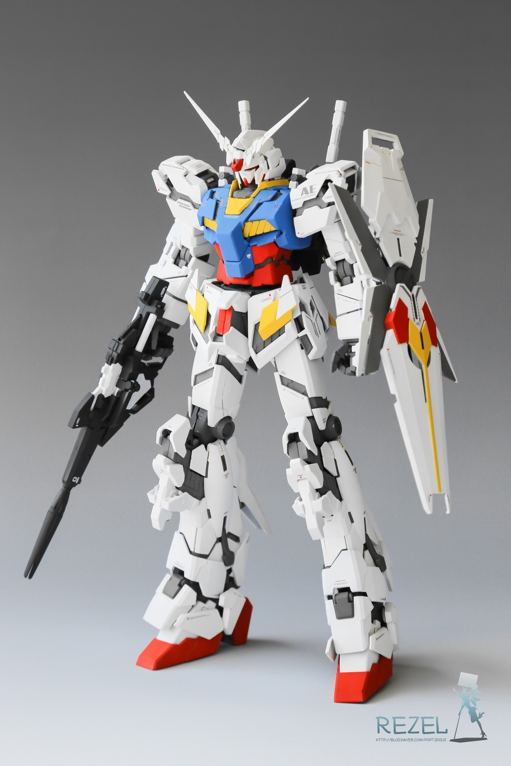 MG 1/100 Unicorn Gundam [RX-78-2 Colors] - Painted Build