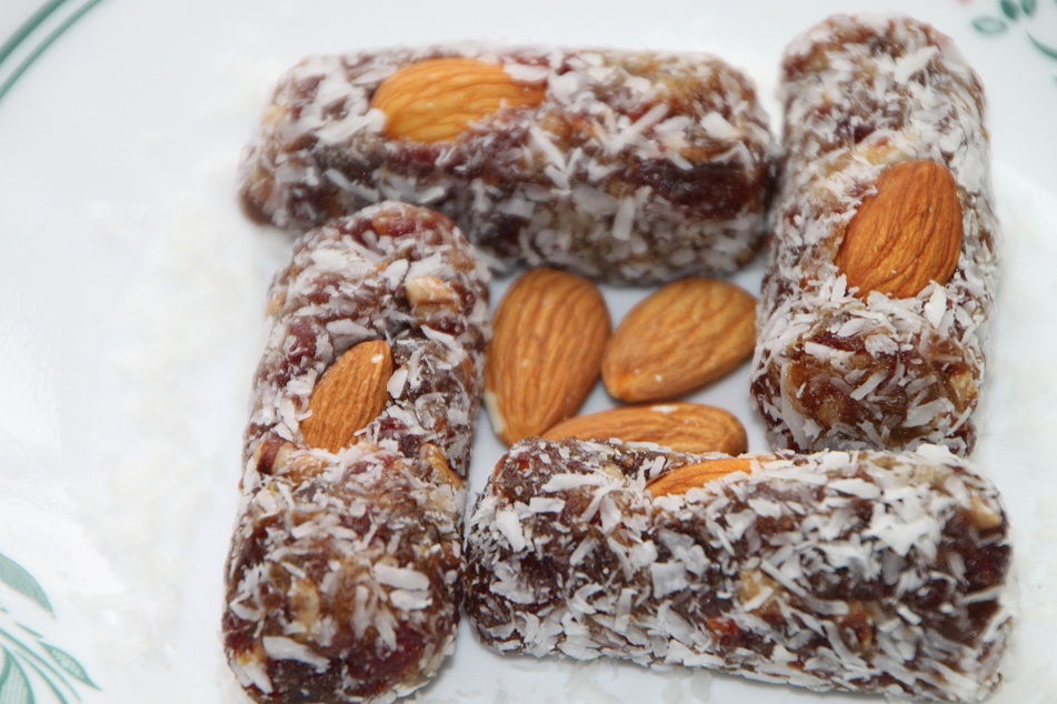 My Home Cooking: Date Rolls