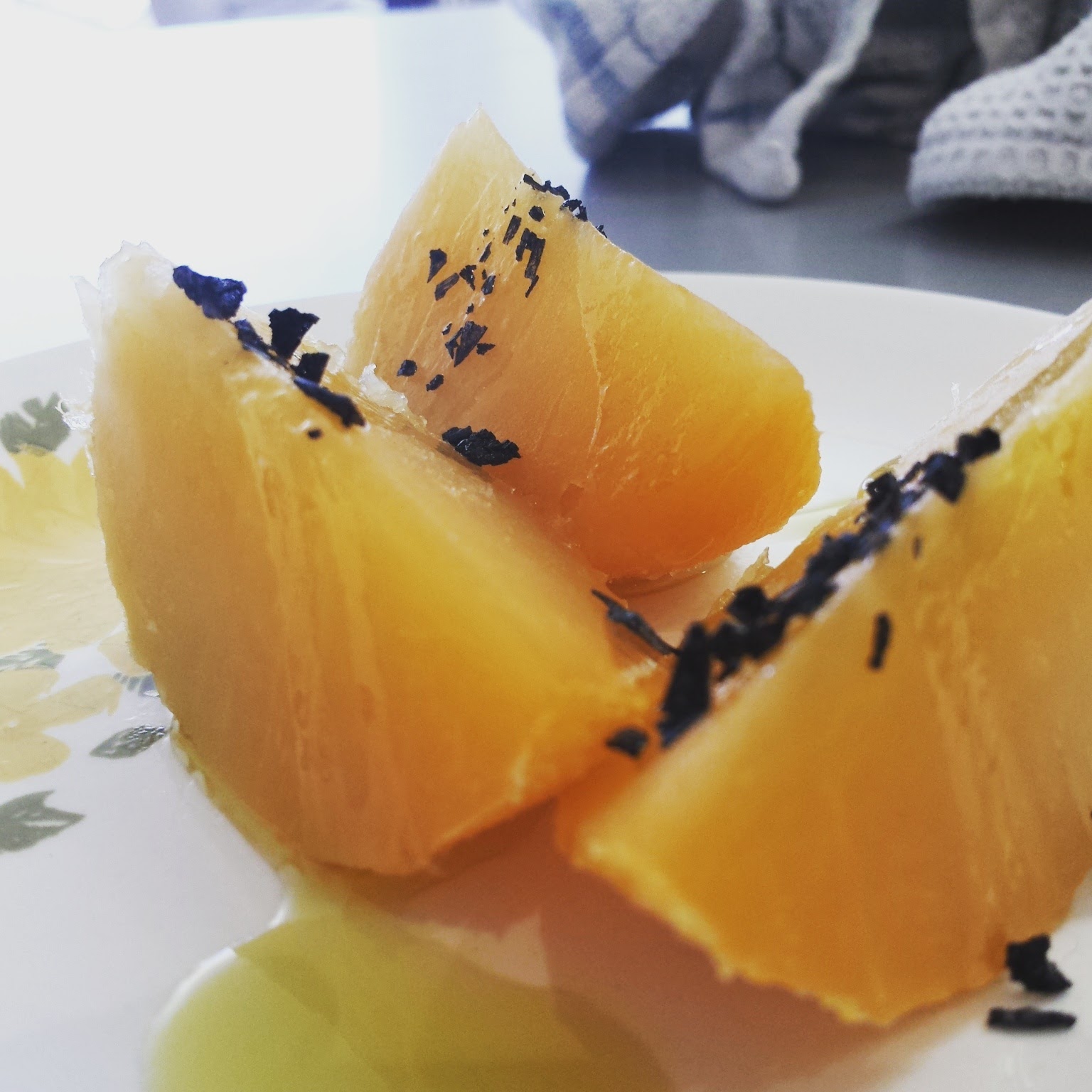 good food in a crap kitchen: Salt baked swede