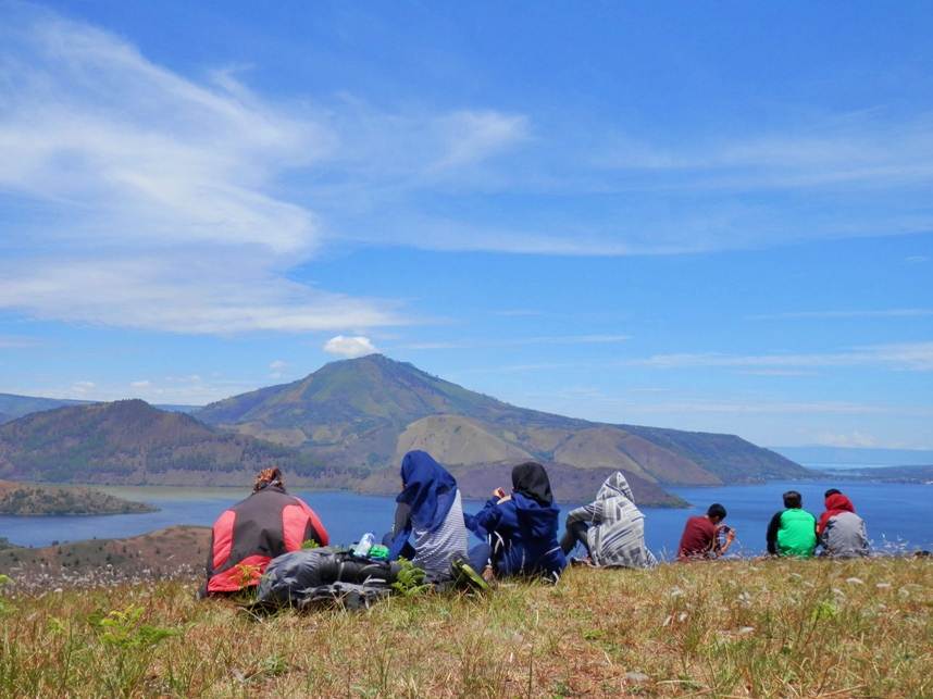 Bukit Holbung Samosir Keindahan Indonesia dari Sumatera Utara - Medan ...