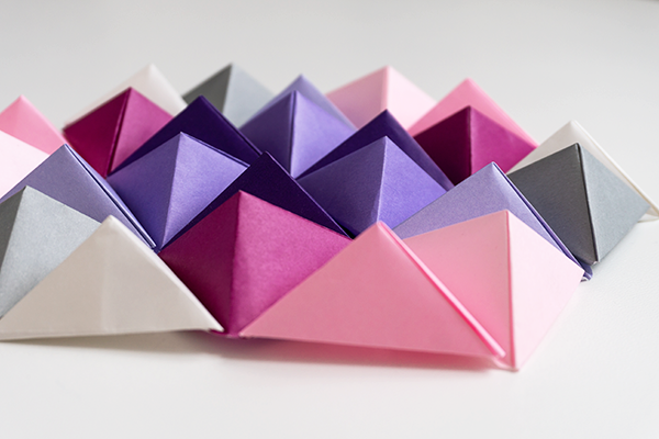 Happy Paper: Ingenious Paper Pyramids