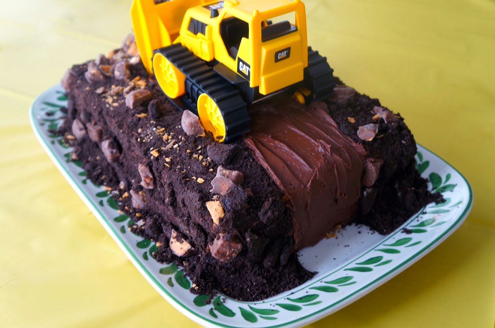Hardly Housewives: A Bulldozer Cake for Two Year Old Will