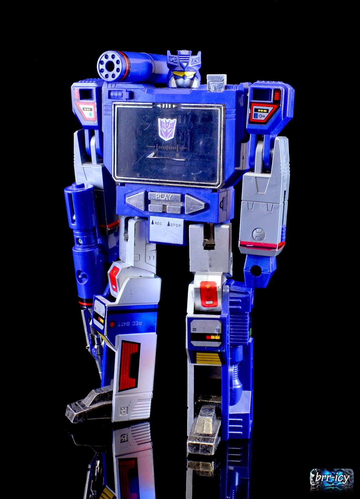 Brr-icy's Transformers Reviews: Soundwave and the 1984 Cassettes