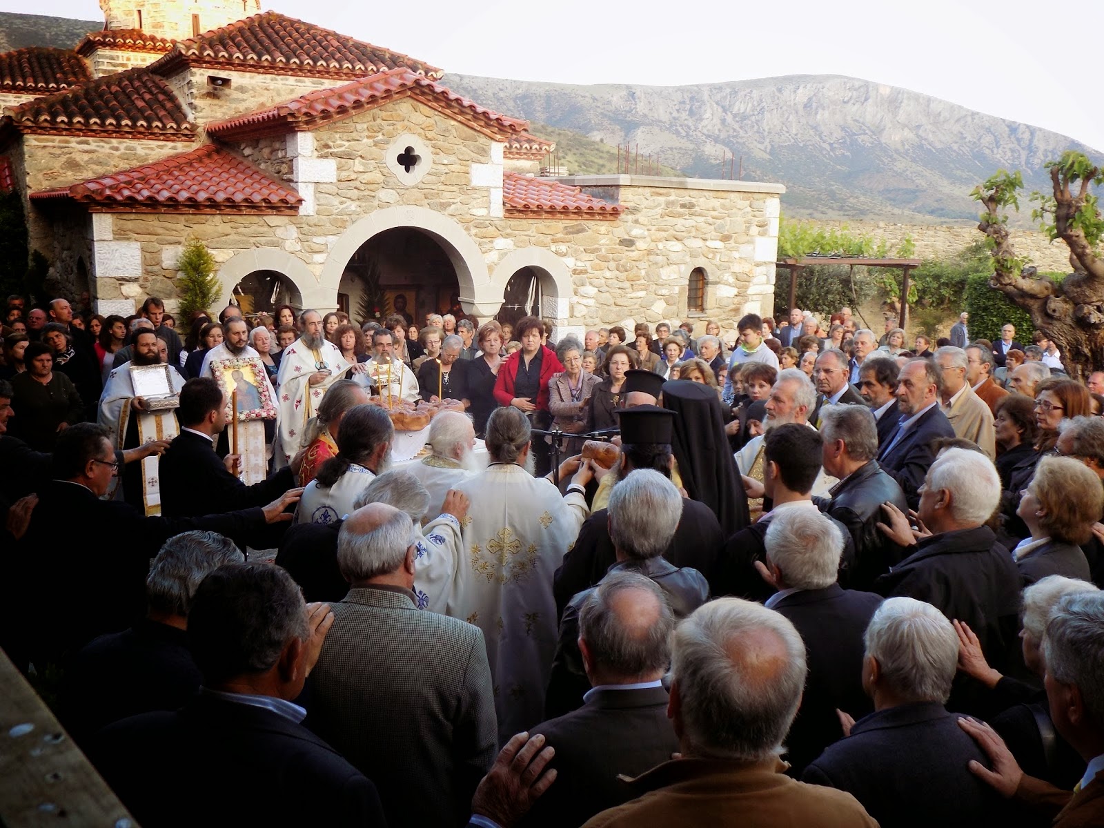ΕΤΣΙ ΠΑΝΗΓΥΡΙΣΕ ΤΟ ΖΑΡΚΟ ΤΡΙΚΑΛΩΝ ~ ΚΡΗΝΗ ΤΡΙΚΑΛΩΝ BLOG