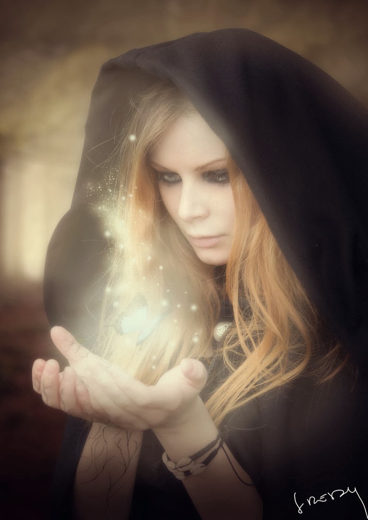 EL DESPERTAR DE LA HECHICERA VERDE Y SU JARDIN.